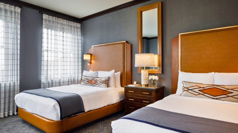 Deluxe Queen Hotel Room with Living Space in Amarillo | The Barfield